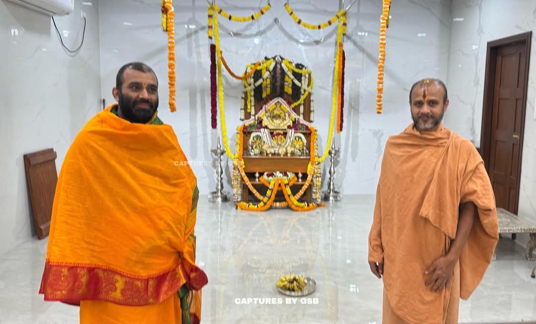 Sri Mahaswamigalu’s visit to Sri Kashi Math - Sri Uttaradi Math